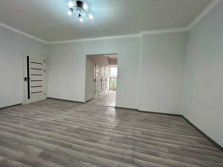 2/4/4 Рисовый базар. Ул. Олтинкуль. 50м2. 2 балкона. Кирпич. Без рем.