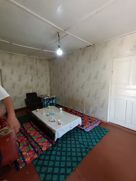 Uy sotiladi 12 sotik Manzil Chirchik shaxarda narxi  120000 $