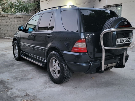 Срочно продаётся автомобиль Mercedes Benz ML-320 (Американка)