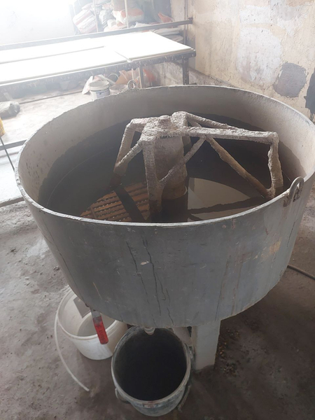 Fasadni plitka ishlab chiqardigan aparat