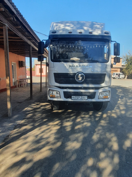 Shacman paravoz sotiladi