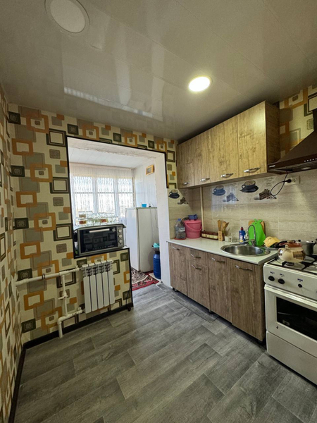 Чирчик шахри 4 микро район 2 хонали уй сотилади 30500$