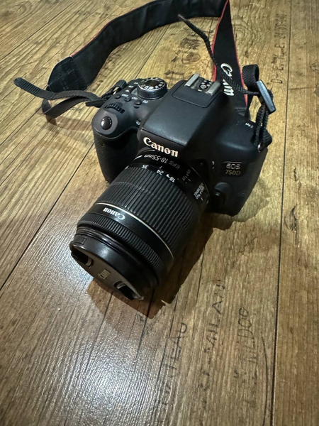 Камера Canon eos 750D