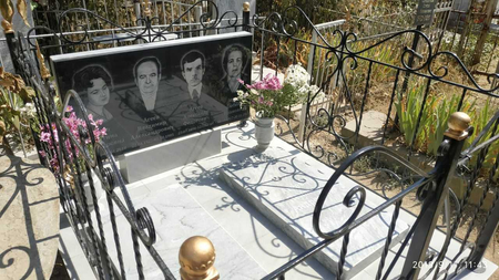 Памятники надгробные