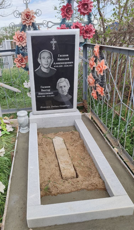 Памятник из прочного мрамора