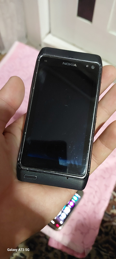 Nokia C7 ideal sastayanada Nokia N8 yaxshi sastayanada imeika bor
