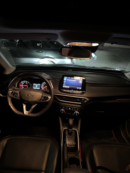 Chevrolet Tracker2 red line