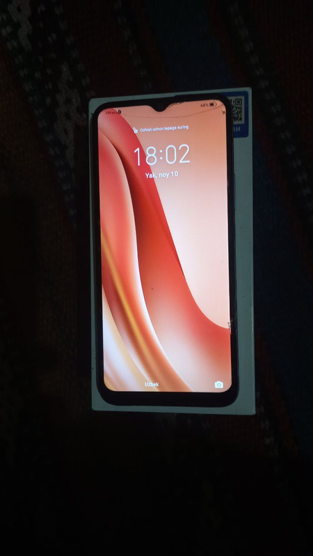 Honor x6 64/4 telfon idial aybi tepadan sensirga bitta chiziq bor.