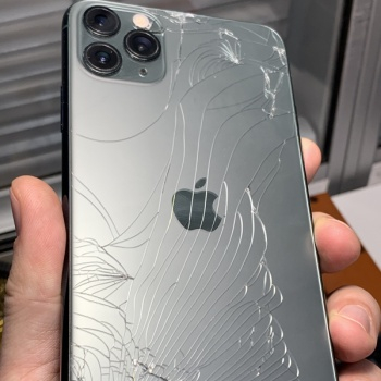 Замена заднего стекла Apple всех видов дёшево и качественно и быстро.