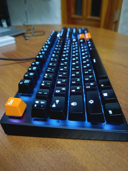 Игровая клавиатура GIGABYTE AORUS K9 на оптических хот-своп свичах