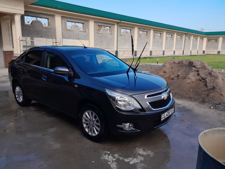 Автомобил Кобалт