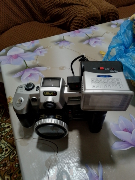 Camera Armani sotiladi