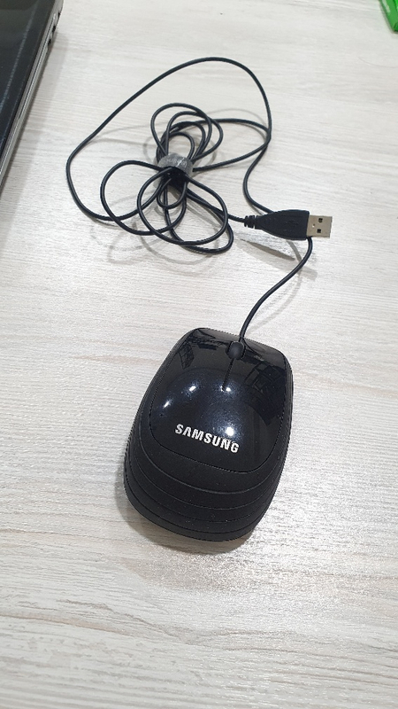 SAMSUNG Noutbuk.