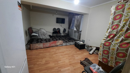 7chi mikrarayonda 3 etajda joylashgan 2 xonalik kv 71 kv m