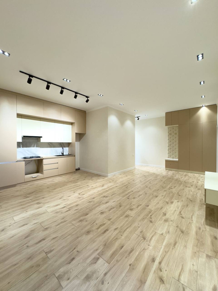 Продается квартира Циалковский/ Султан Сулейман  3/2/5 70м2