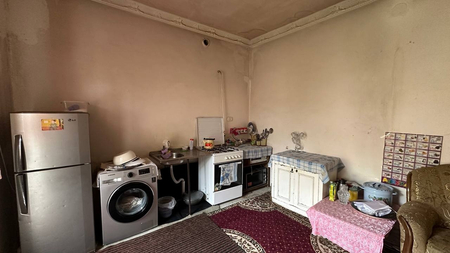 Срочно. Продаётся дом вдоль дороги.