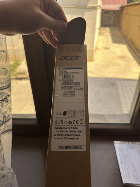 Acer aspire A315-55G-374F 4/1TB MX330