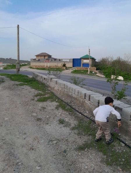Уй сотилади 3 сутиз горта жойлашган