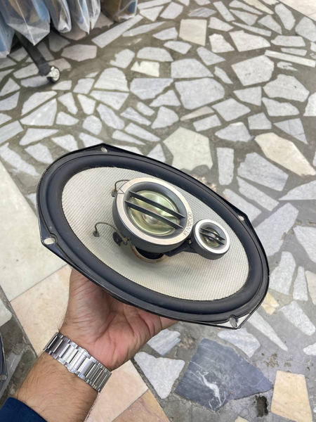 Kenwood 320 watt kalonka. ideal holatda. Aybi yo’q