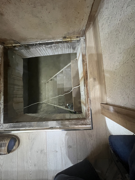 Продам квартиру ! 2 комн/1/5 у метро ( 47 квм) Авиасозлар