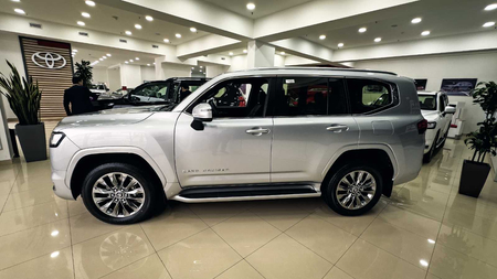Toyota Land Cruiser 300 Luxury