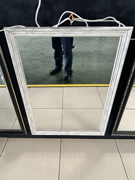 Продам зеркала 50*70 в ассортименте, разные цвета.