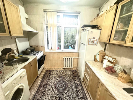 Продам квартиру на Ахмад Югнакий 4/2/5