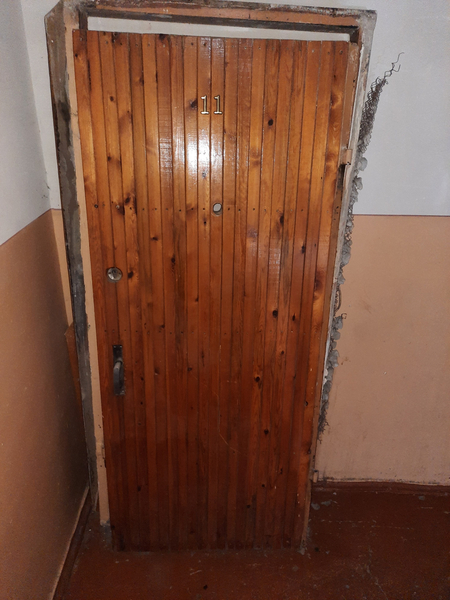 Продам железную дверь