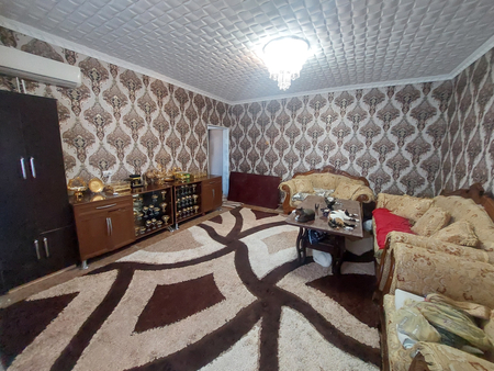 Xazaykali 1 xona 2 xona qilingan bez makler uy.