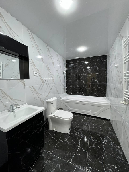 Масло завод томонда квартира сотилади. 43000$