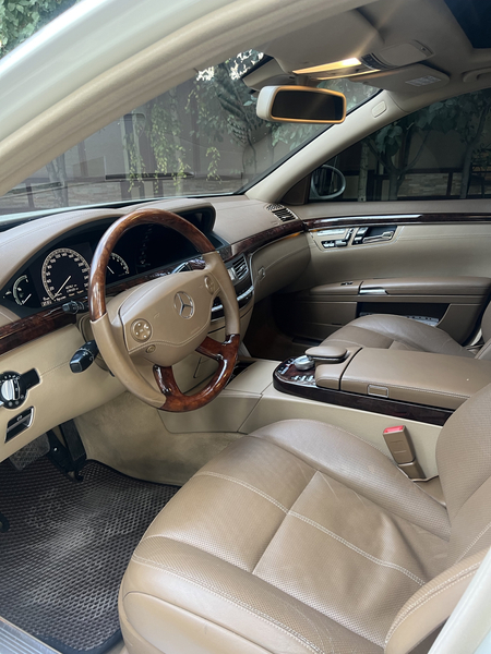 Mercedes-benz W221