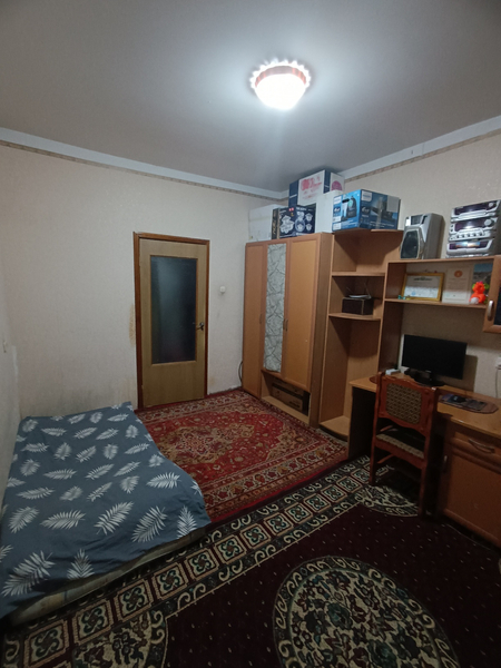 Срочно!!! Продается 2х комнатная квартира возле метро цена договорная.