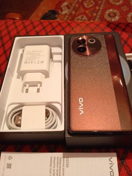 VIVO V30e 5G. Edge.8+8/256g.Super Amoled ekran.
