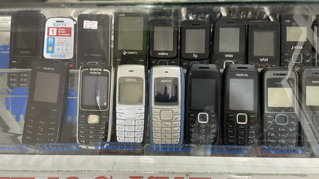 Telefonlar sotiladi