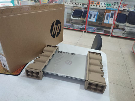 Noutbook sotiladi  380$