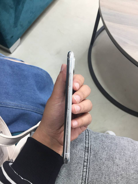 Iphone sotiladi srochno 200$