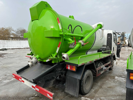 Gavnavoz Assenizator HOWO (5 куб) Ассенизатор