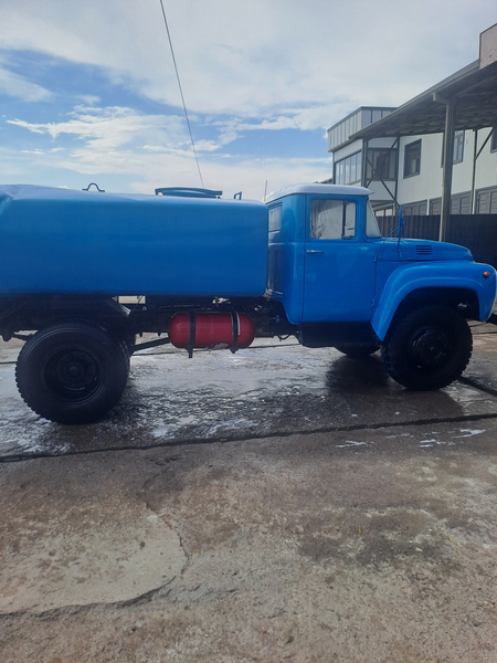 Зил водовоз сотилади