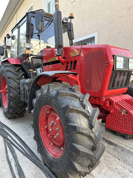 Traktor MTZ belarus 1221.2 sotiladi boʻlib toʻlashga foizlarsiz