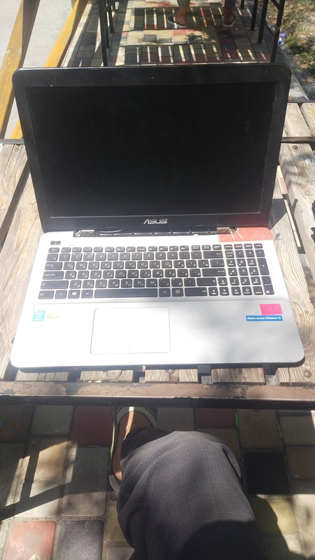 Noutbook asus sotiladi srochno