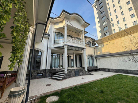 Шайхантохурский район. Ул Нуровшон. Сдается здание,1000 квадратов. RR