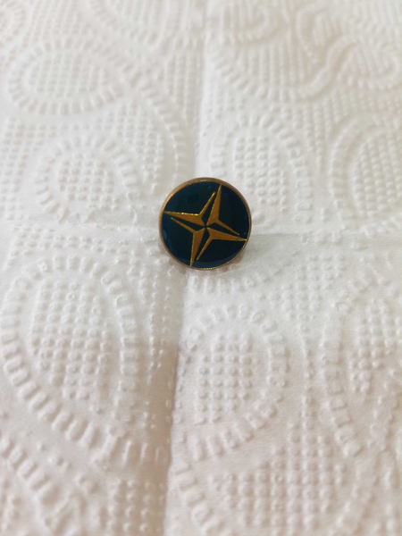 Знак НАТО , оригинал. Привезли из Бельгии.