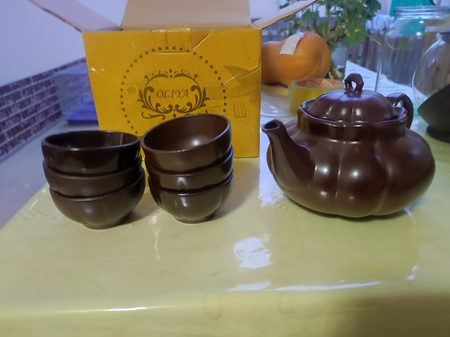 Чайник маленький и чашки