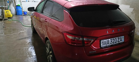 Lada Vesta  srochna sotiladi