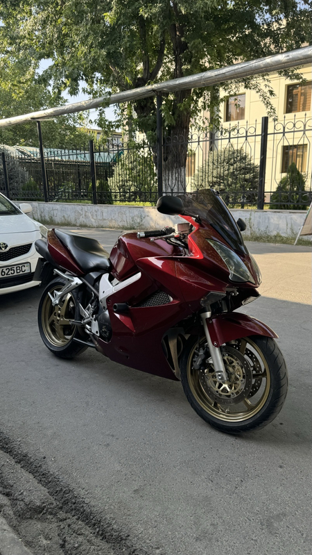 Honda VFR 800 Interceptor 2008 dok 100% toza