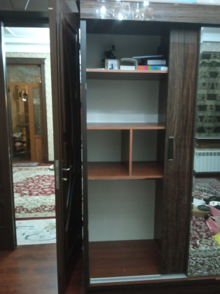 Kata shkaf sotiladi