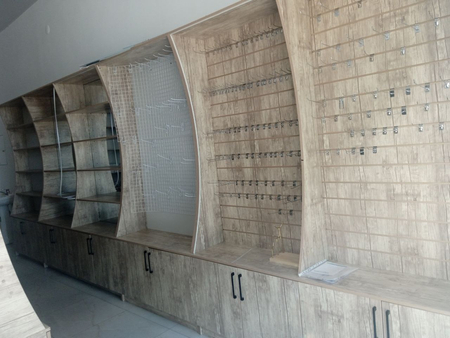 Vitrina shkaf mebel