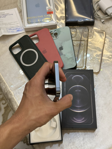 iPhone 12 Pro Karobka Dakument birinchi qoʻl