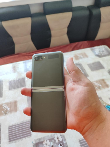 Samsung z flip 5g ideal