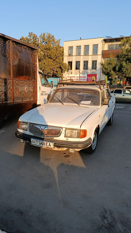 Gaz 3110 rangi oq 1998 y metani bor chayka most 1800 s